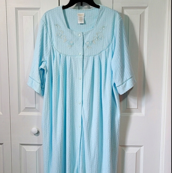 Secret Treasures | Intimates & Sleepwear | House Dress House Coat ...